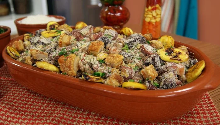 Feijão-tropeiro Com Banana Frita: O Prato Perfeito Para Refeições ...