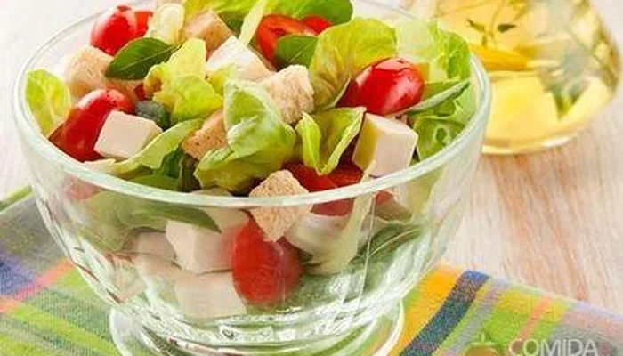 Salada Mix De Folhas E Tomate Cereja Com Vinagrete